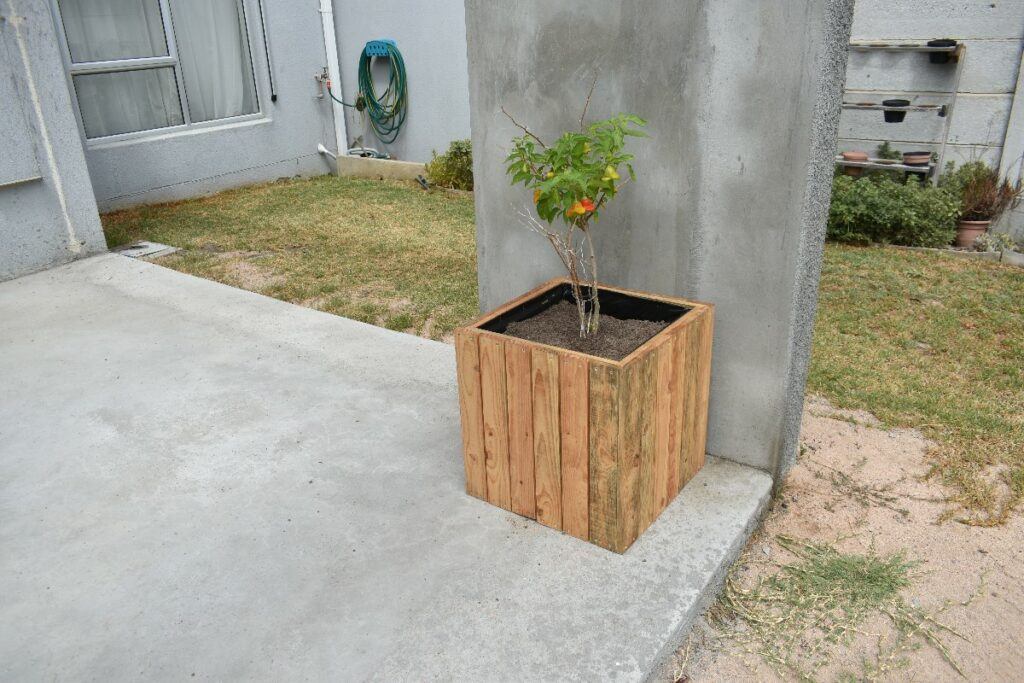 Simple Assembly Large Square Planter| DIY Plans | The Woodworker's Plans
